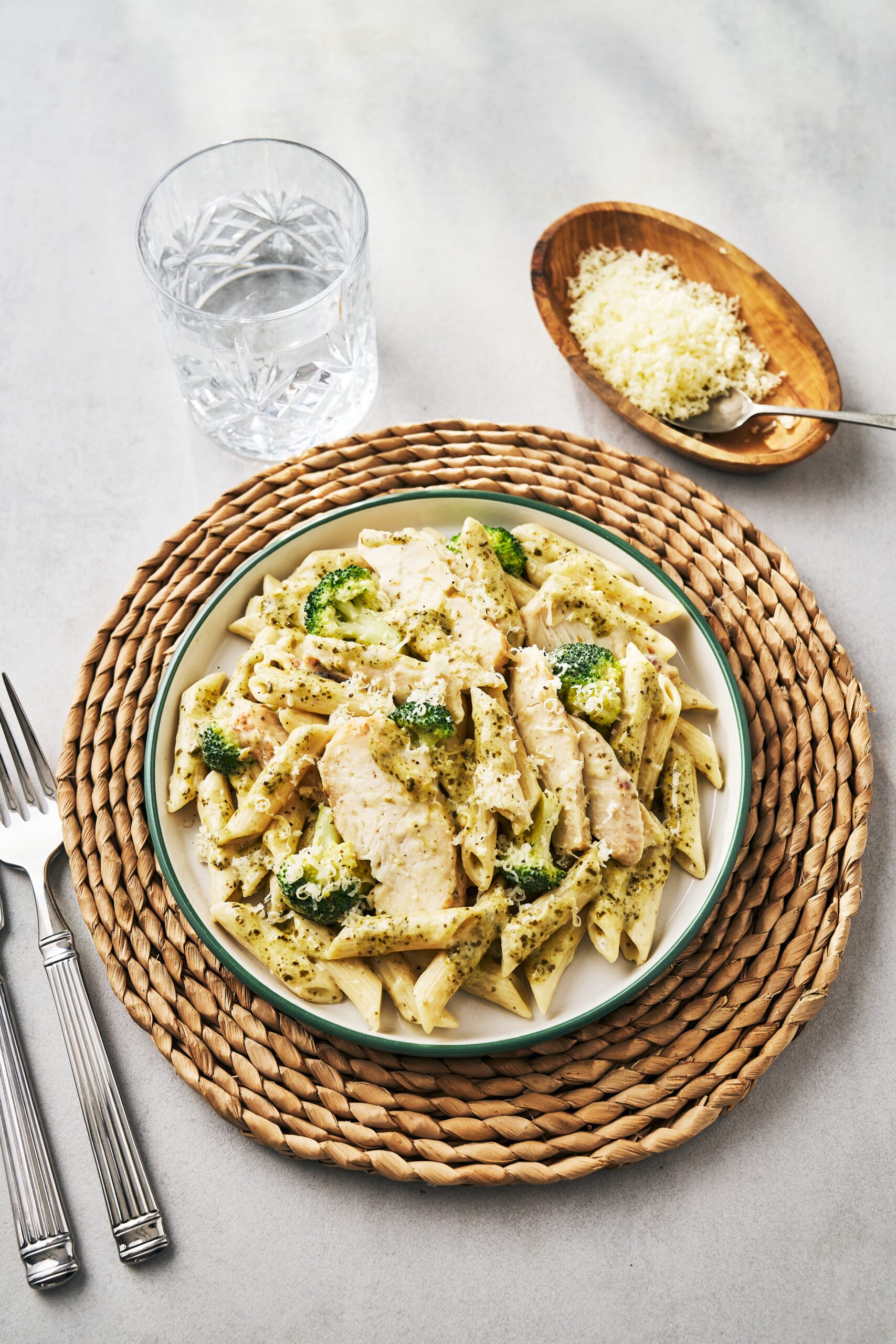 Chicken, Broccoli Pesto Pasta | Farmfoods Recipes